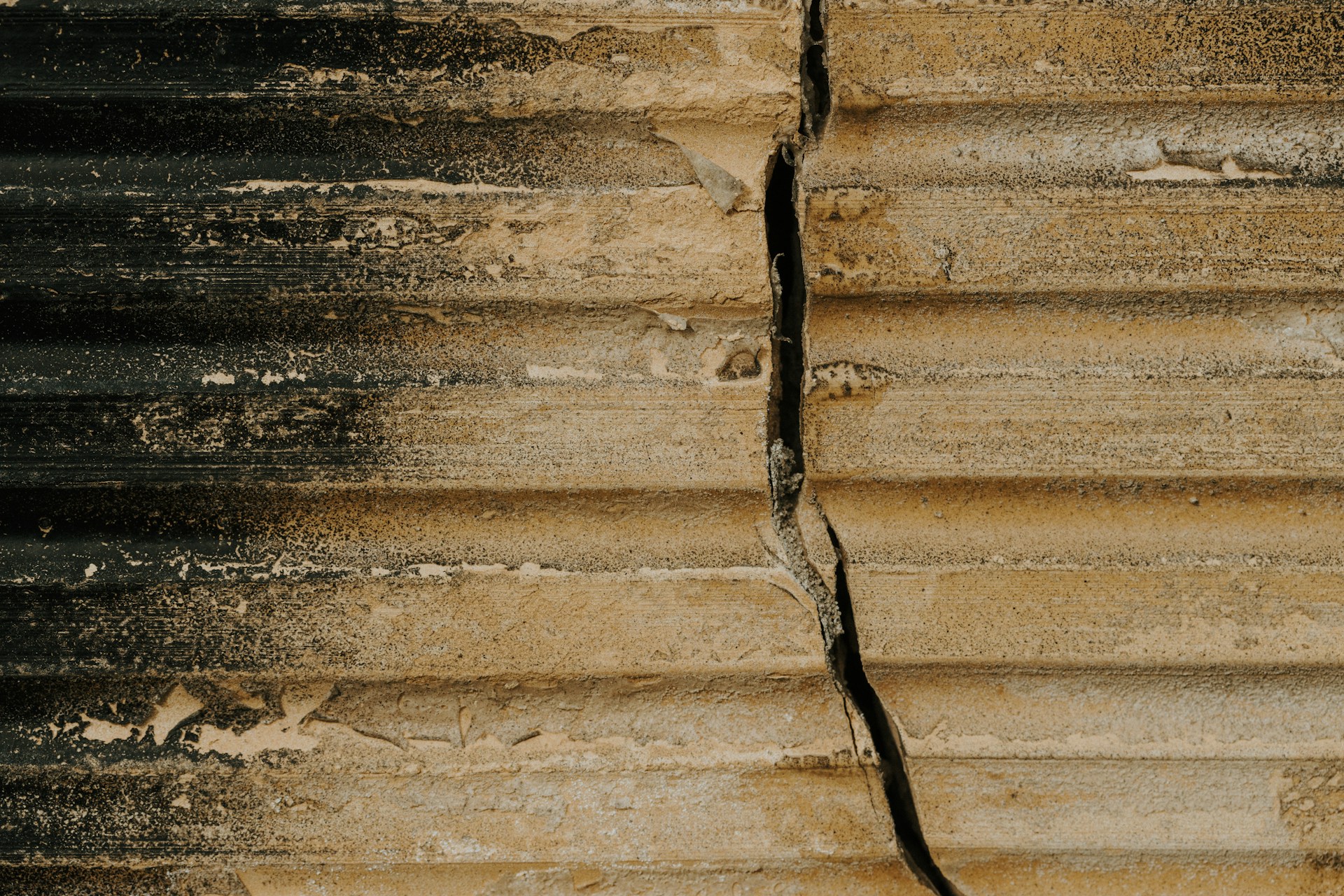 What Crack in Wall Means | Lift-Texas Construction